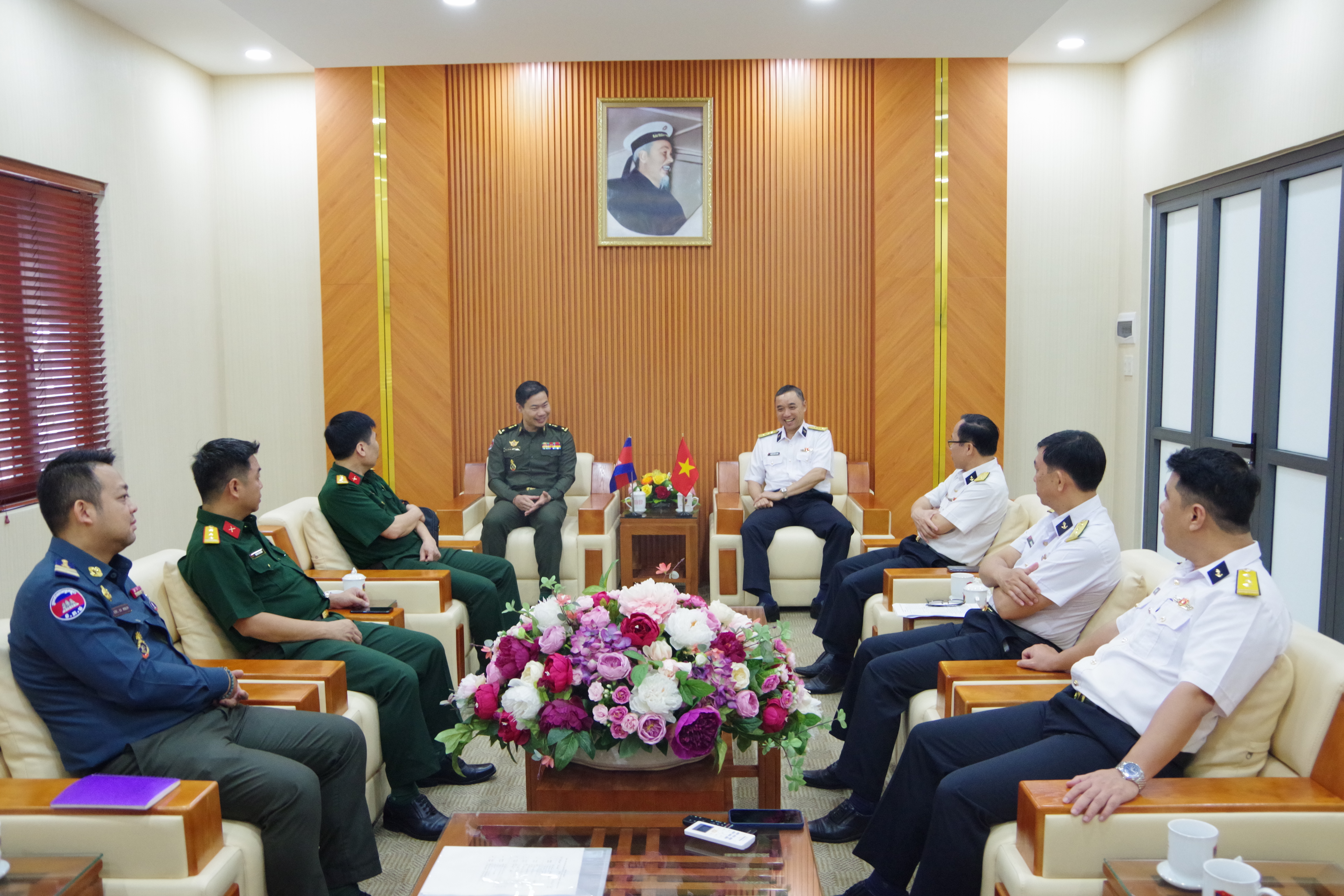 Đoàn Tùy viên quân sự Campuchia thăm Học viện Hải quân - Báo Hải quân Việt Nam